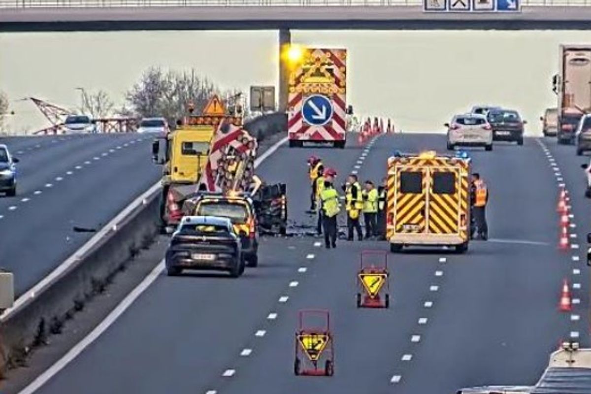 Un fourgon d'intervention percuté à la barrière de péage de Saint ...