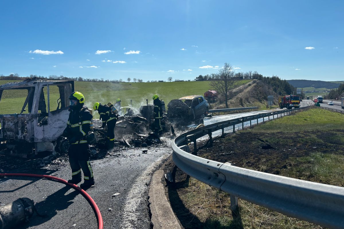 Camping-car en feu sur l'A75 : la sortie 21 en direction de Lorlanges ...