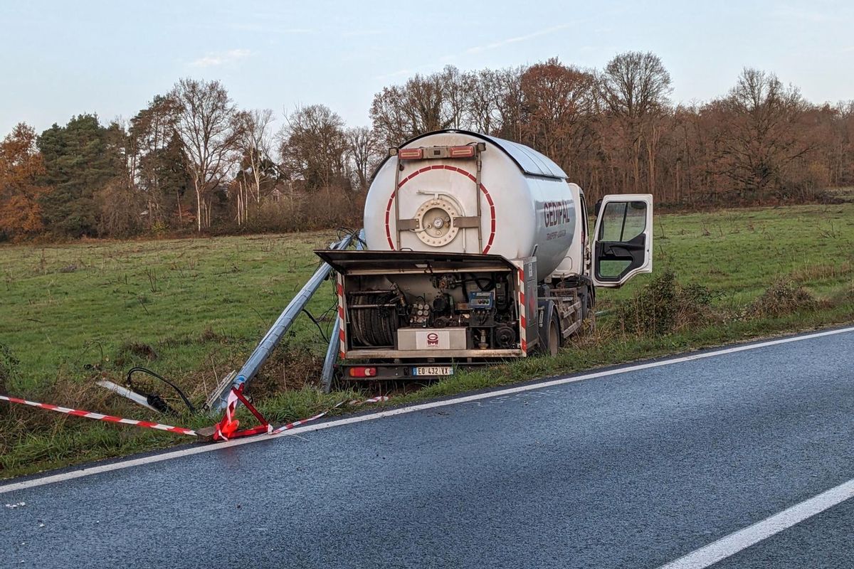 Un poids lourd transportant du GPL finit dans le fossé à Bray-Saint-Aignan après un malaise du ...