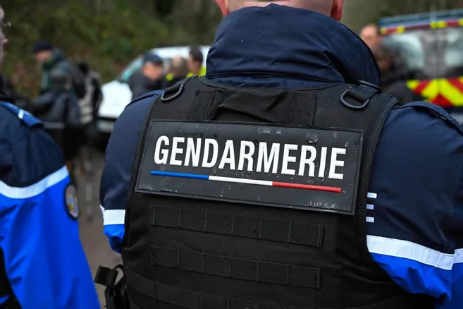 Passage à tabac, opération de contrôle dans les bus, une voiture prend ...