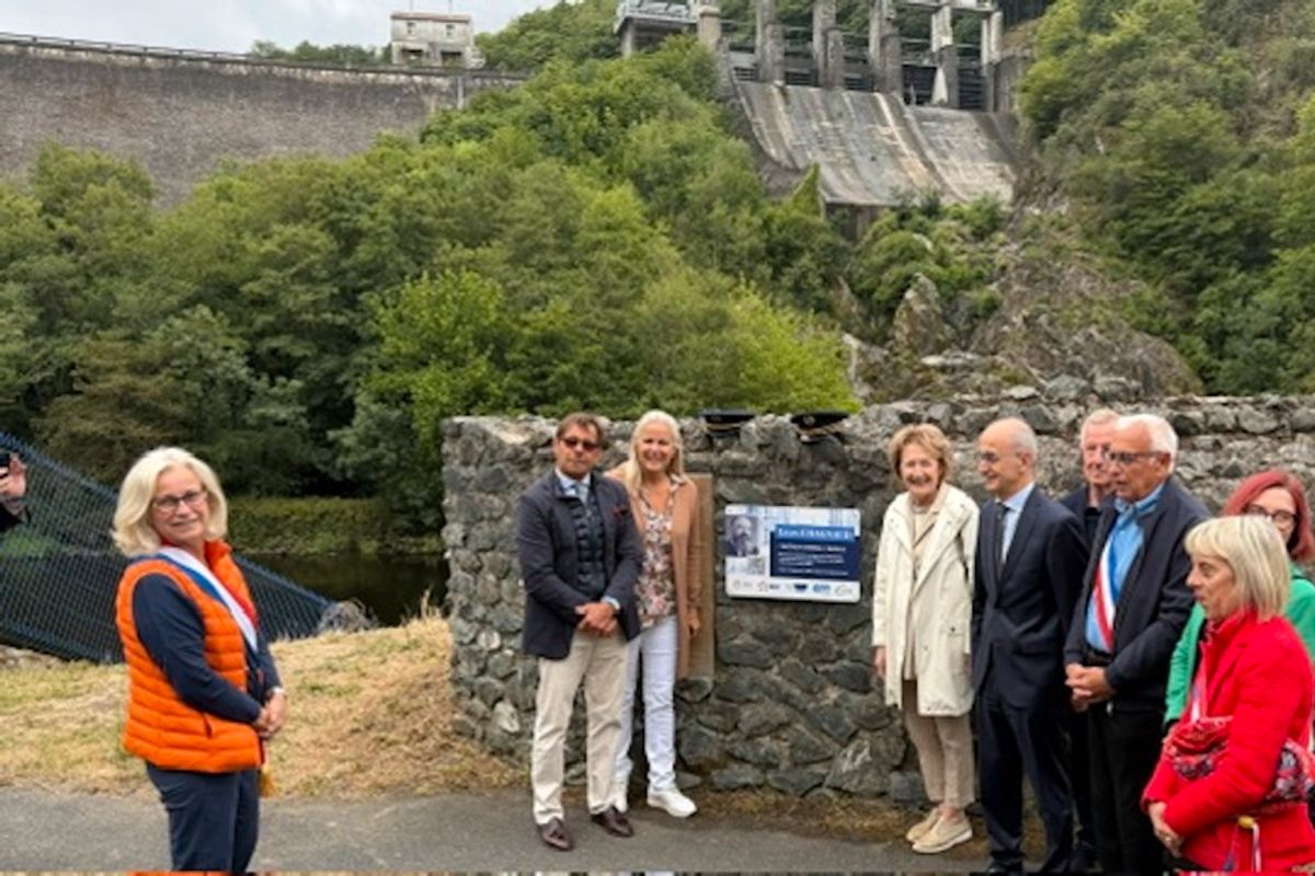 Un hommage à Léon Chagnaud avec une plaque commémorative pour le ...