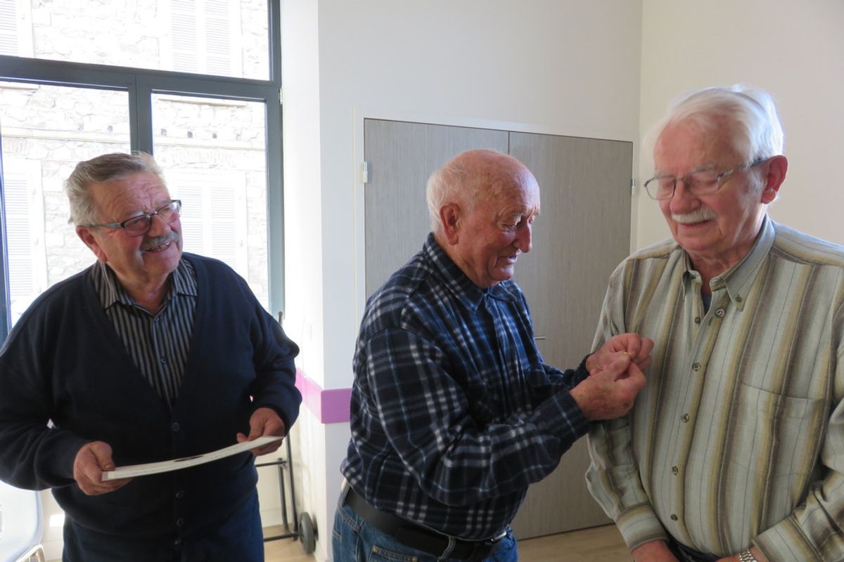 Roger Barrier honoré par la Fnaca - Le Pays Roannais