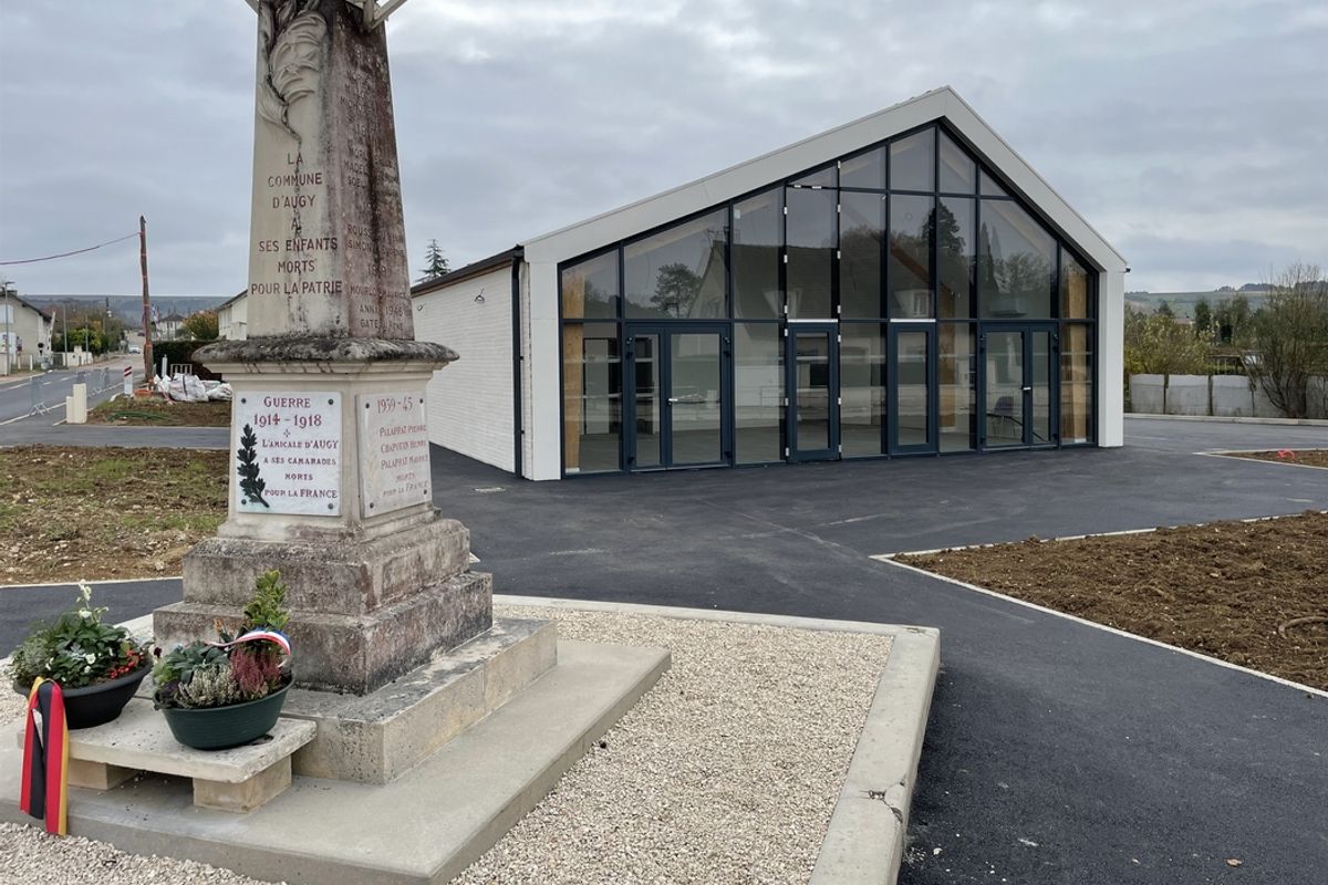 Restauration scolaire, mairie, agence postale... La commune d'Augy ...