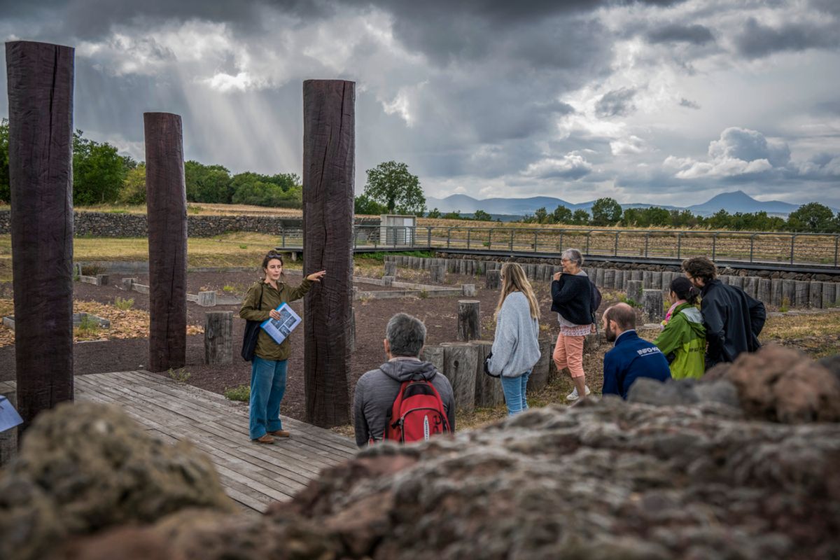 Sur le site archéologique de Corent, des balades pour déguster l ...