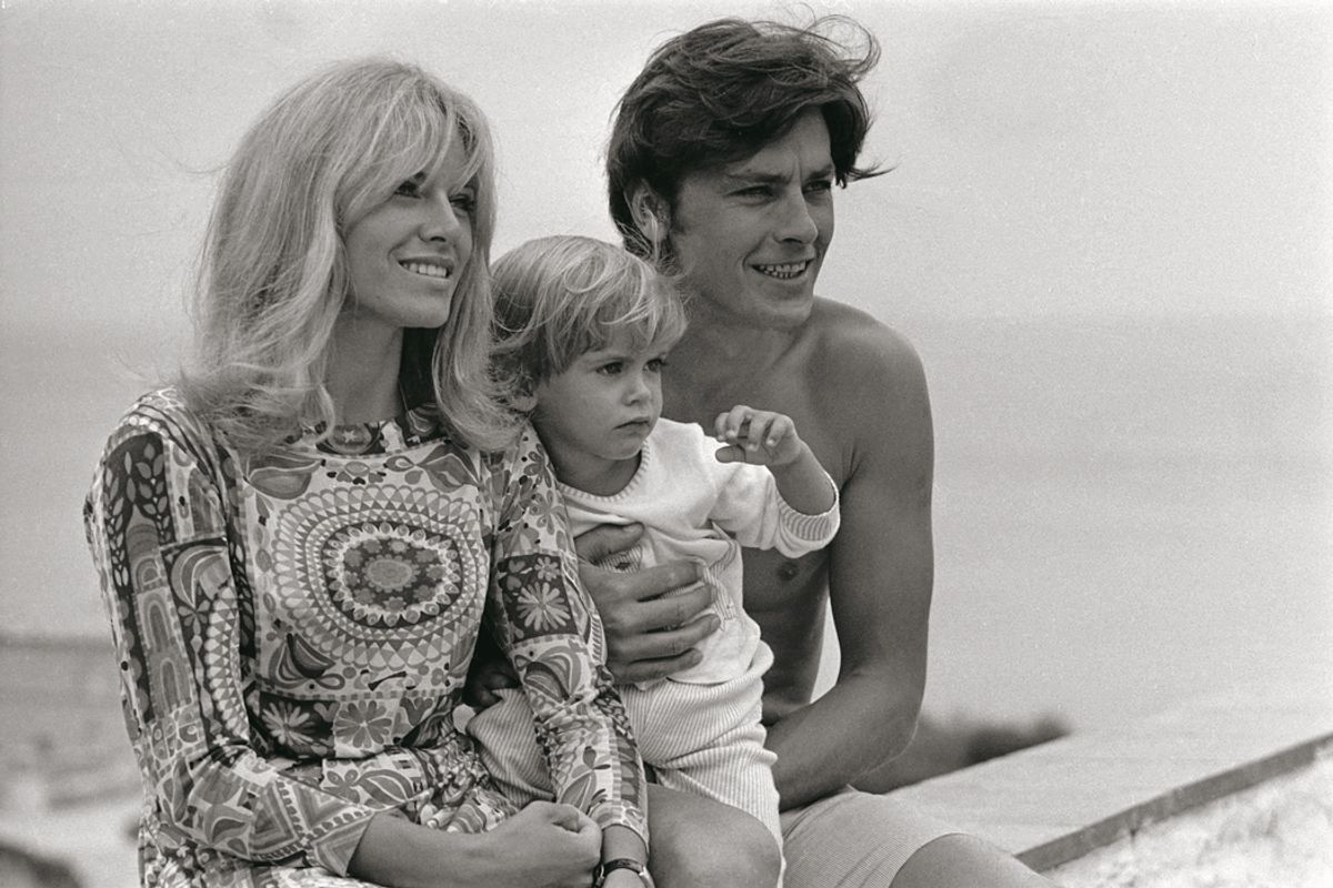 "Alain Delon Amours et mémoires" : un livre et un large panorama sur sa ...