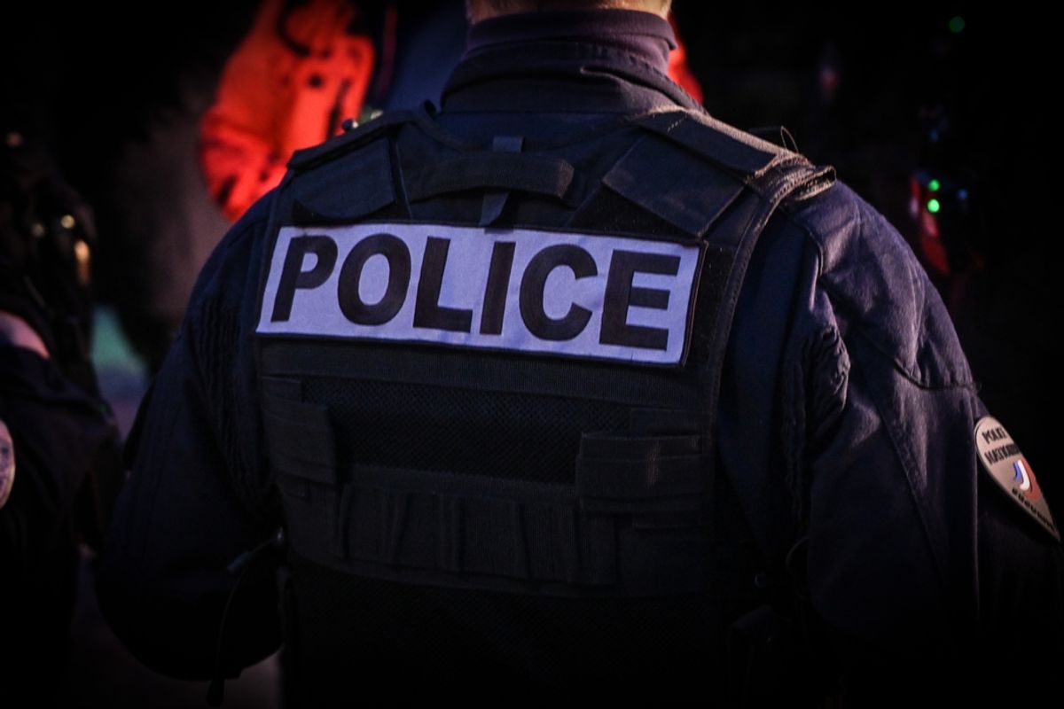 Un homme de 21 ans défenestré par un commando d'hommes cagoulés à ...