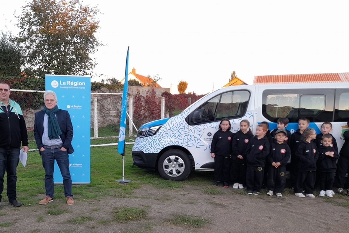 Un minibus de la Région pour le CSC - La Montagne