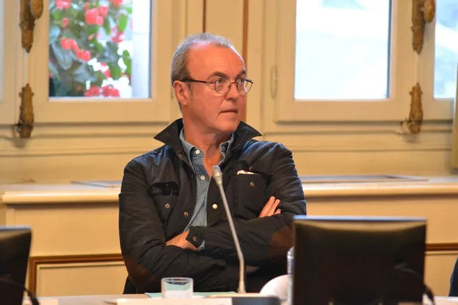 Grand reporter à L'Équipe et France Football, ex-adjoint aux sports au ...