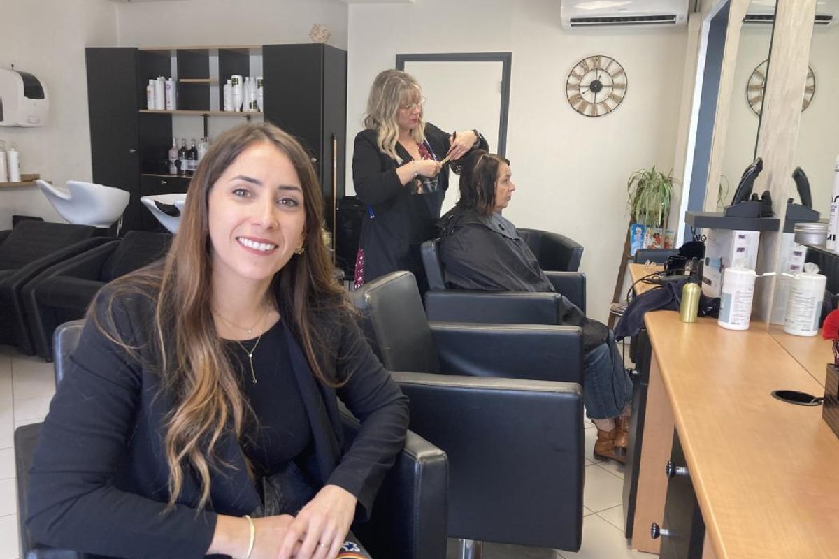 Pourquoi la coiffeuse d'un petit village du Loiret est-elle en conflit ...