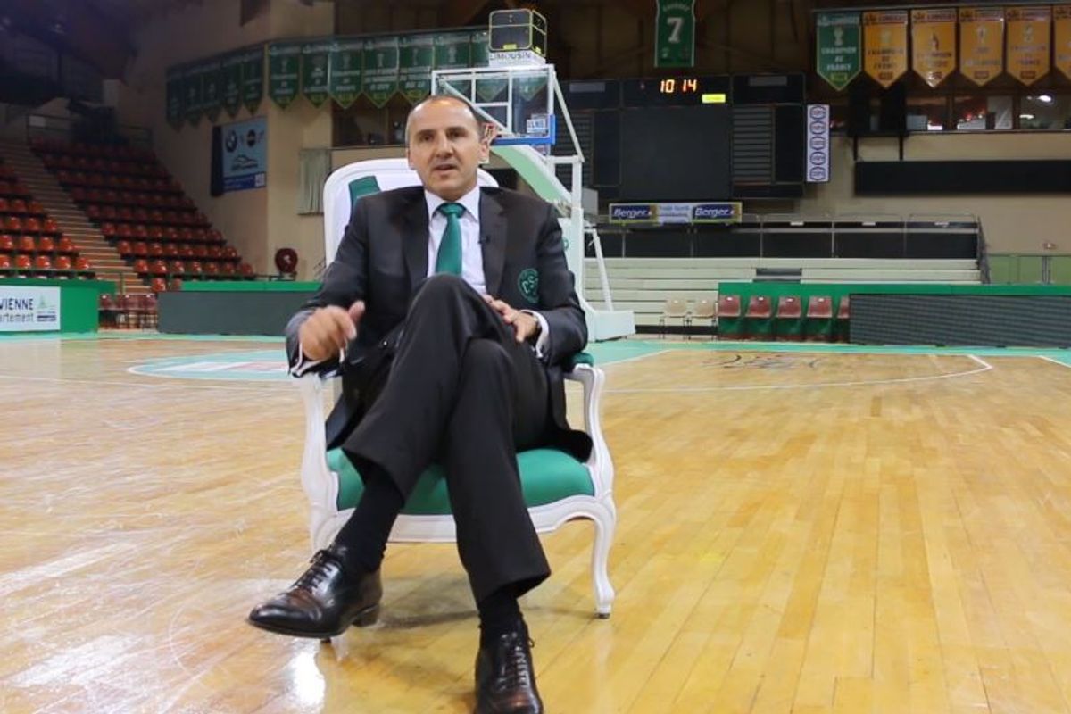 Un an après son décès, regardez la vidéo d'un entretien exceptionnel ...