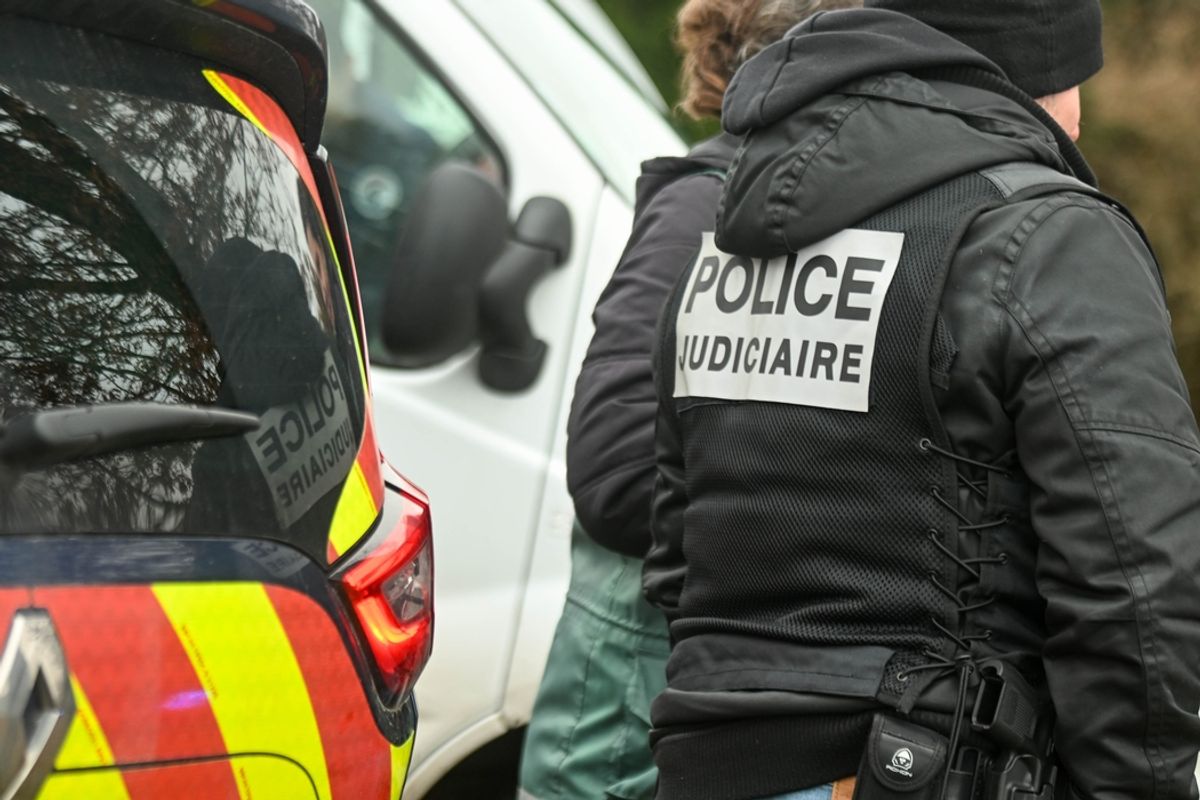Quatre interpellations, de la coke, du cannabis et des armes saisis ...