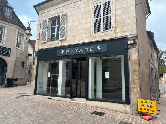 Le magasin de vêtements pour homme Bayard a fermé ses portes, à Bourges ...