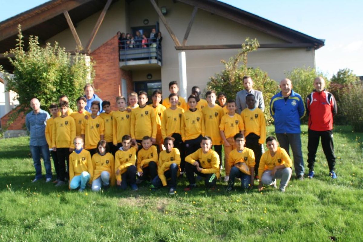 Le collège Bildstein, à Gien, a sa propre section football, de la ...