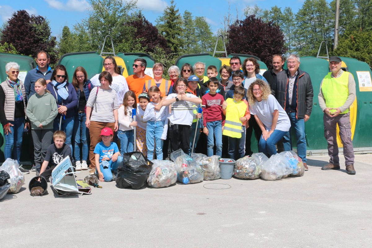 VIEILLES MAISONS SUR JOUDRY. Quarante-six kilos de déchets ramassés ...