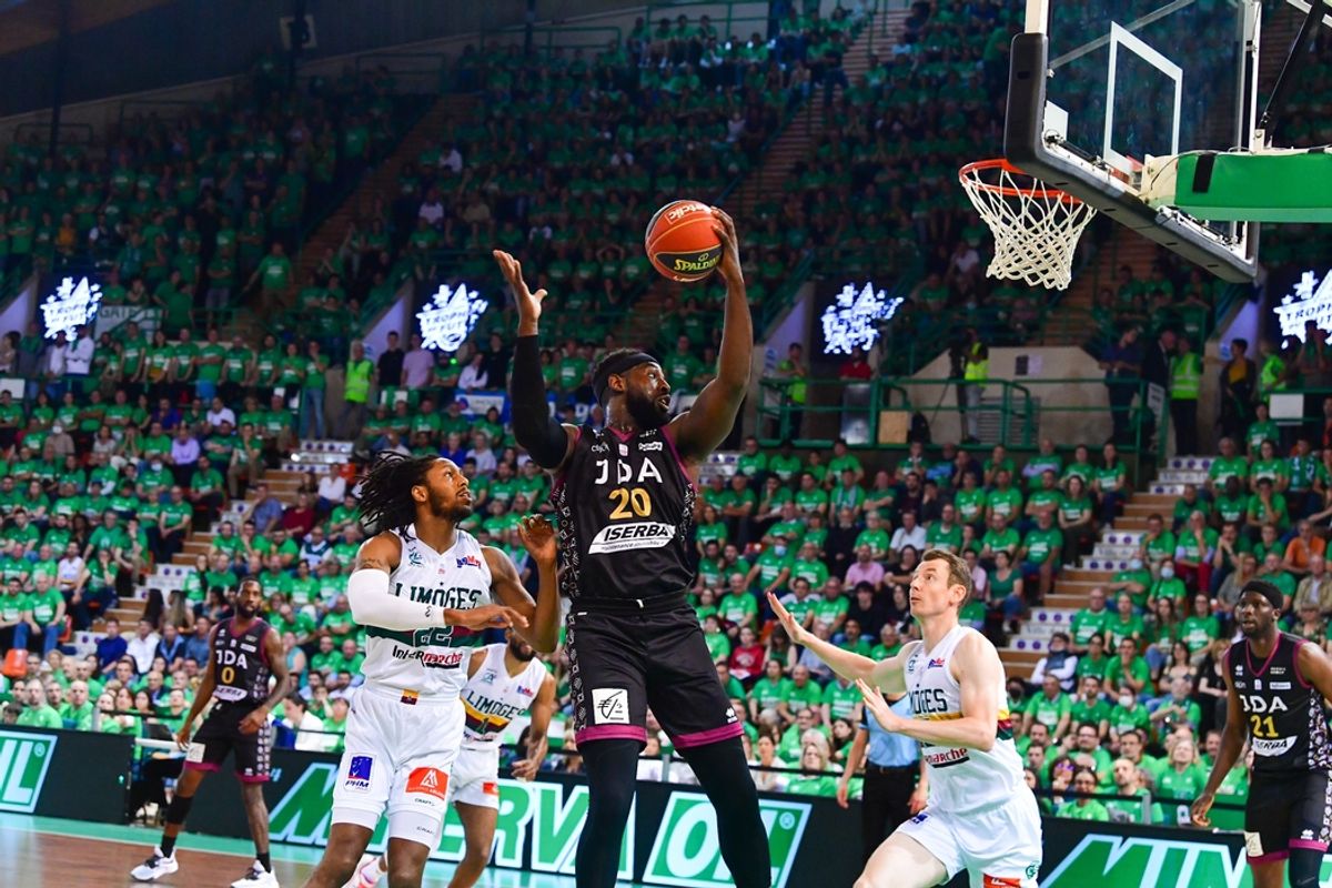 Gavin Ware, un routier de la Betclic Élite dans la raquette du Limoges ...