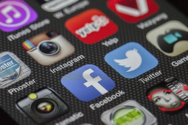 Le RN a demandé à ses députés de quitter tous les groupes Facebook ...