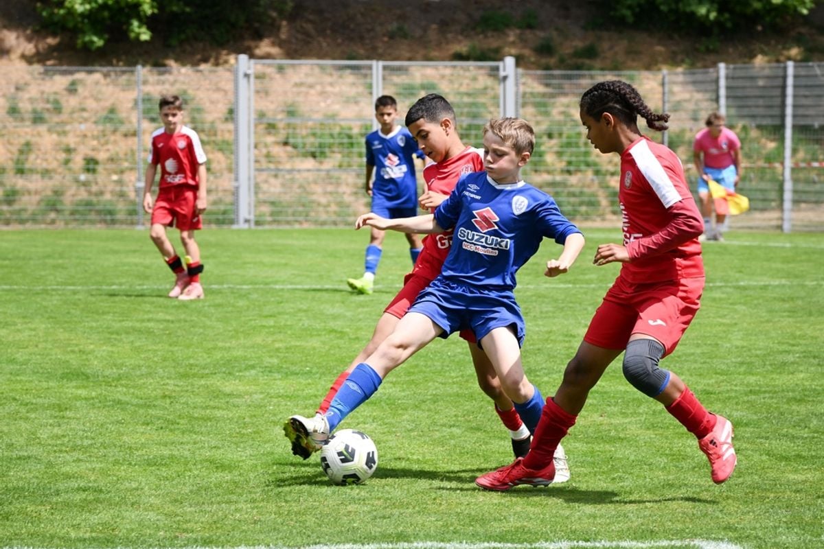 Football : avec 24 clubs professionnels, le challenge Serge-Mésonès à ...