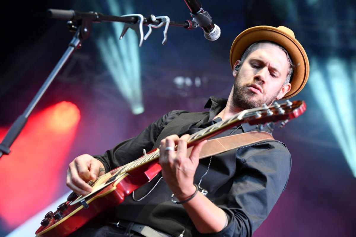 Revivez le live du Clermontois Thomas Kahn sur le plateau de Taratata ...