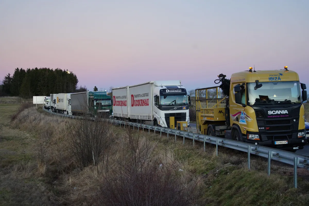Mobilisation des agriculteurs en Haute-Loire : 120 tracteurs au Puy-en ...