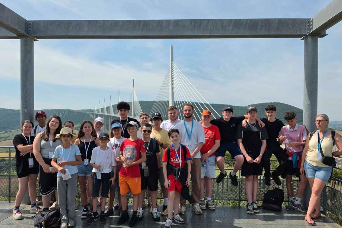 Les jeunes élus de Saint-Éloy-les-Mines découvrent le viaduc de Millau ...