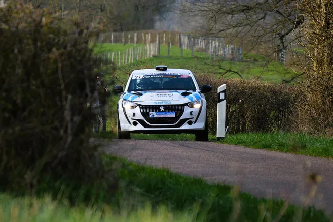 Engagé en championnat de France des rallyes, le pilote morvandiau Lucas ...