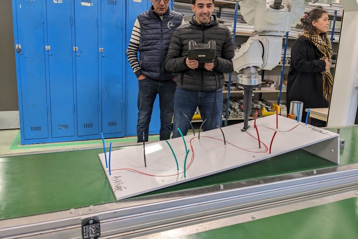 Des élèves de terminale d'Orléans ont réussi à faire skier un robot ...