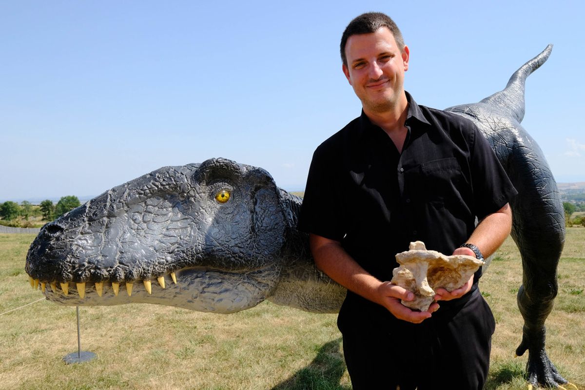 A la découverte de l'Arcovenator au parc Paléopolis dans l'Allier - La ...