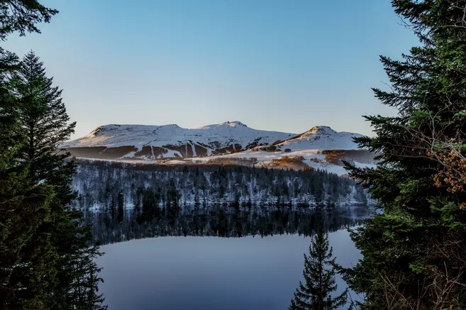 Pourquoi le sentier autour du lac Pavin est-il interdit d'accès jusqu'à ...