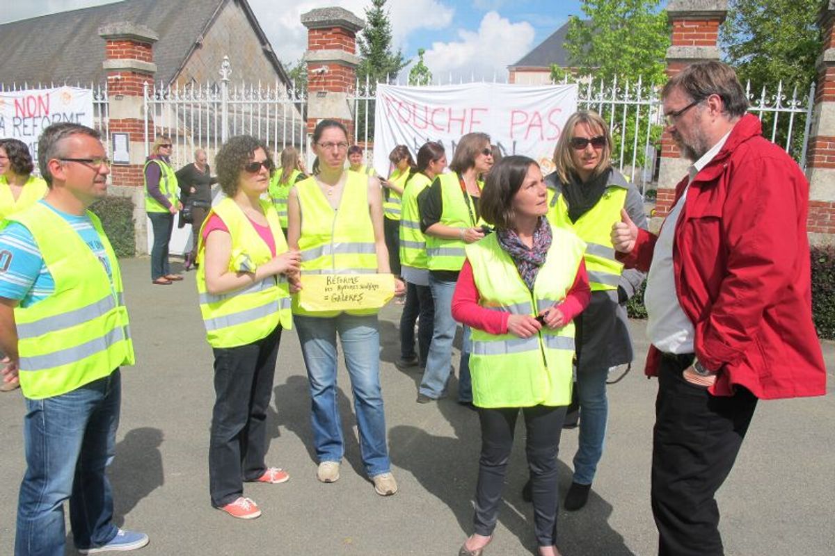 Les parents d'élèves occupent l'école - L’Écho Républicain