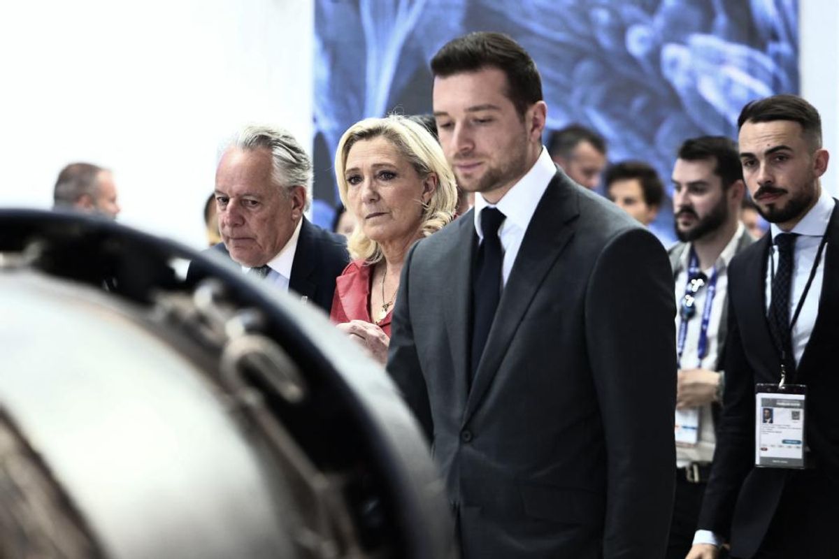 Le siège du RN perquisitionné dans le cadre d'une enquête sur le ...