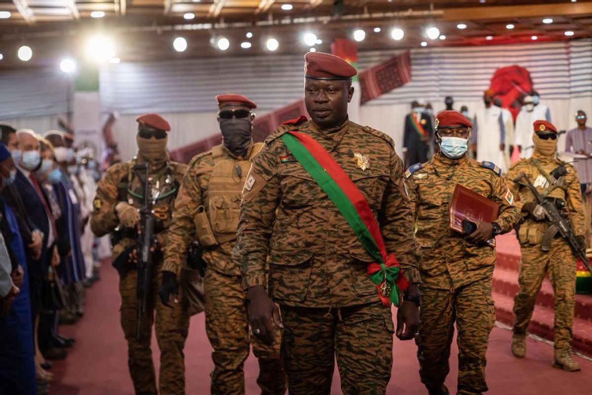 Le chef de la junte au pouvoir au Burkina Faso a été renversé, huit mois après son propre putsch ...