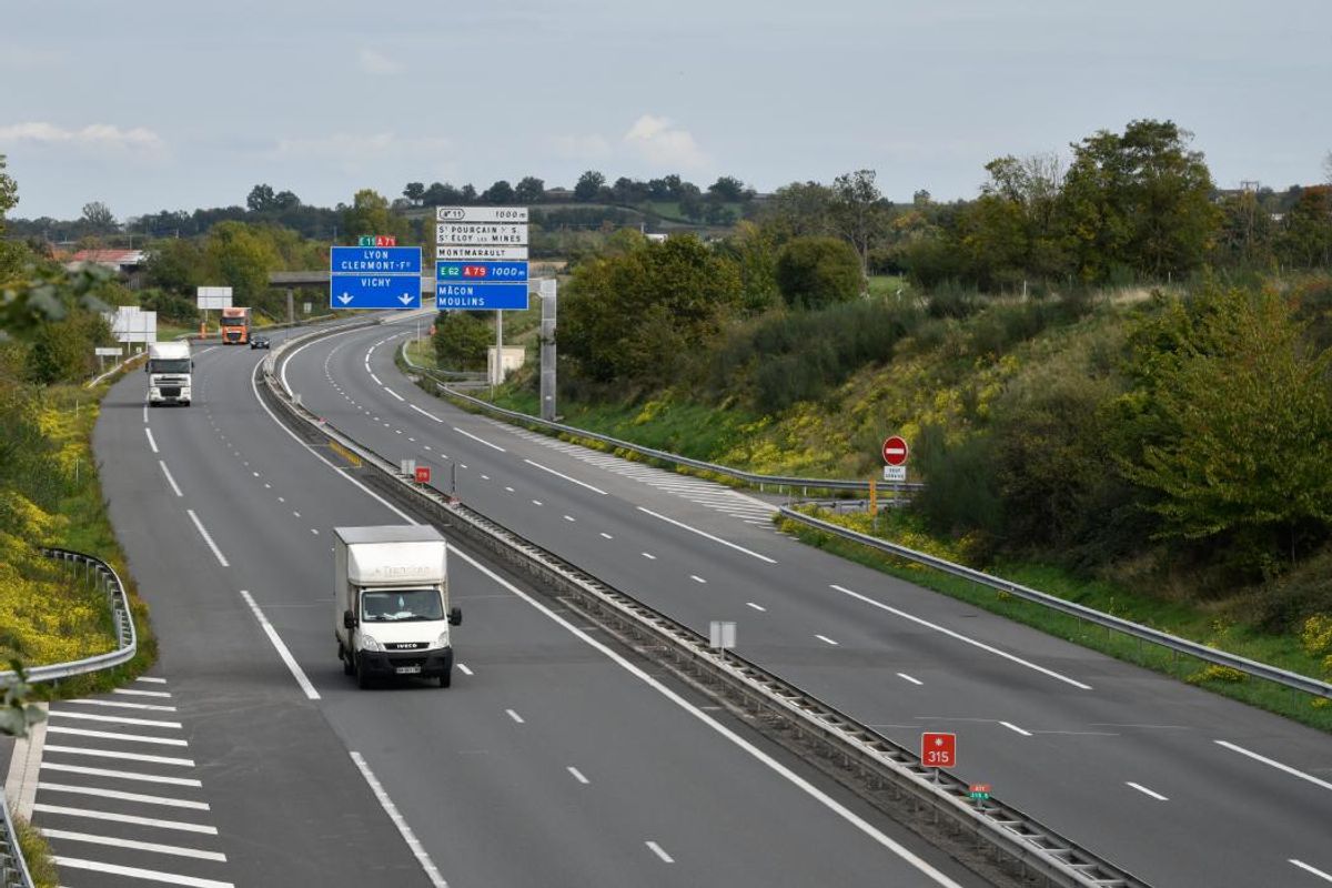 Un automobiliste contrôlé à 181 km/h sur l’A71 à Target - La Montagne
