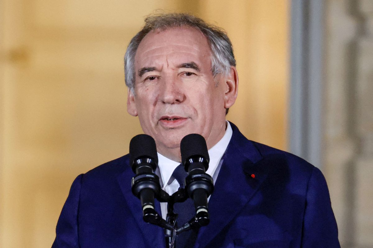 Bayrou entame lundi ses consultations des groupes politiques suivant ...