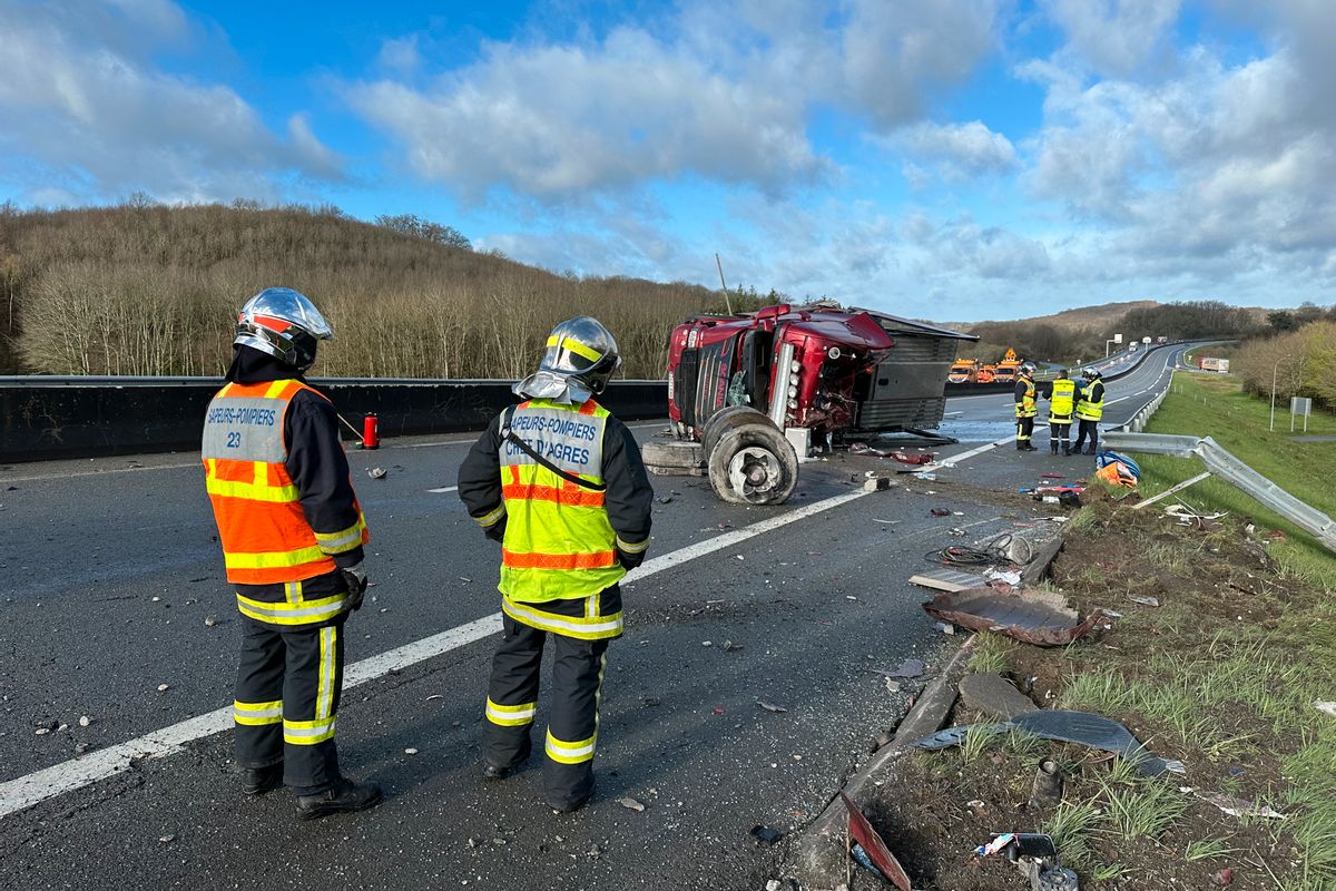 Un camion se renverse sur la RN 145, la circulation bloquée dans les deux sens à hauteur de ...