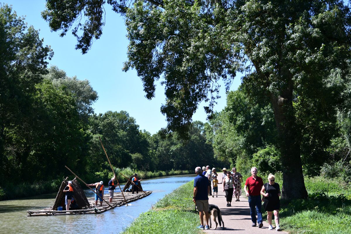 En raison d'une avarie de moteurs, l'aventure du train de bois ...