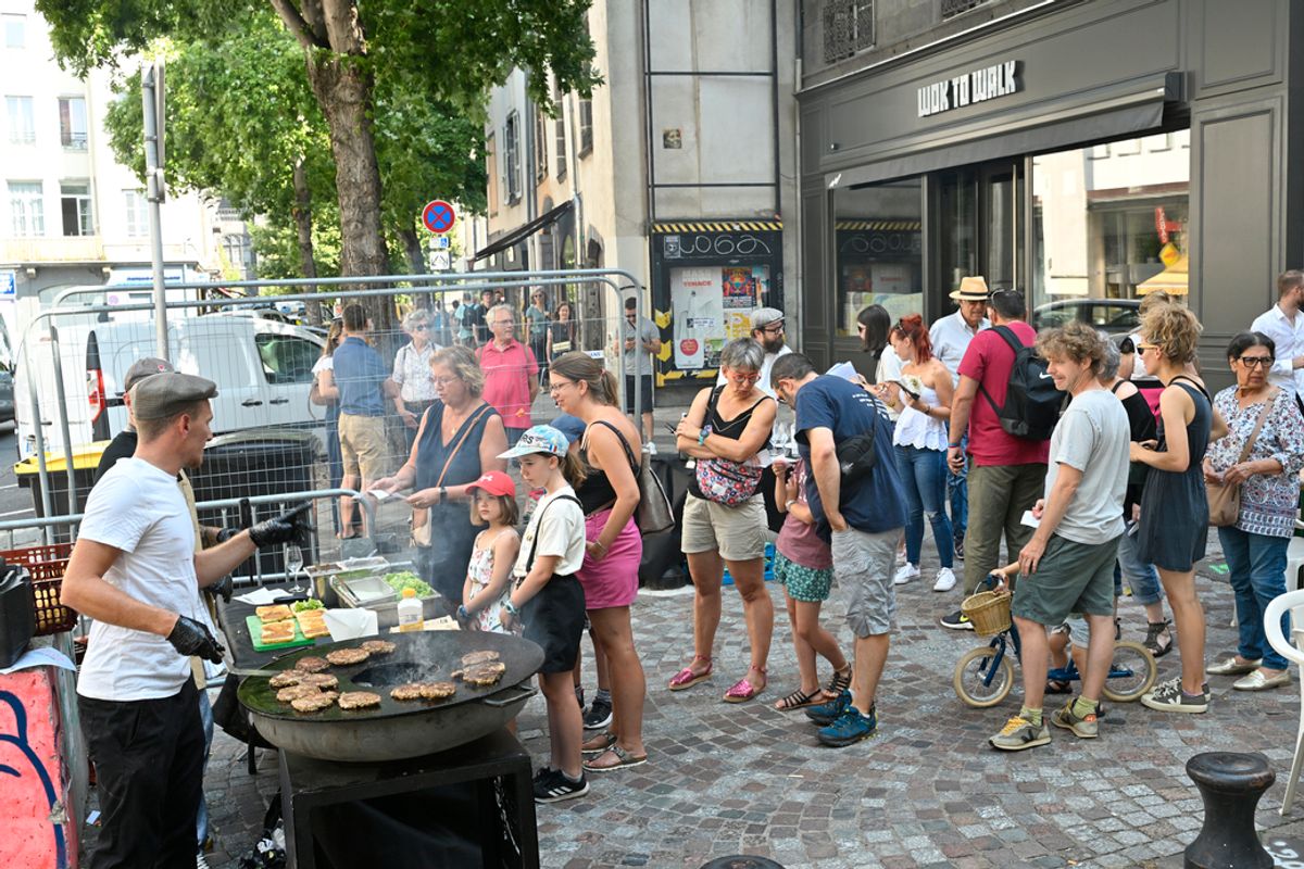 Pari gagné pour le premier casse-croûte géant des commerçants de la rue ...