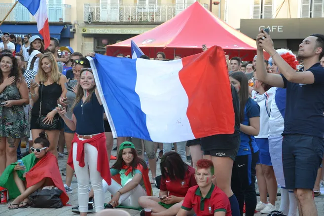 Une fan zone à Issoire pour le match France-Belgique - La Montagne