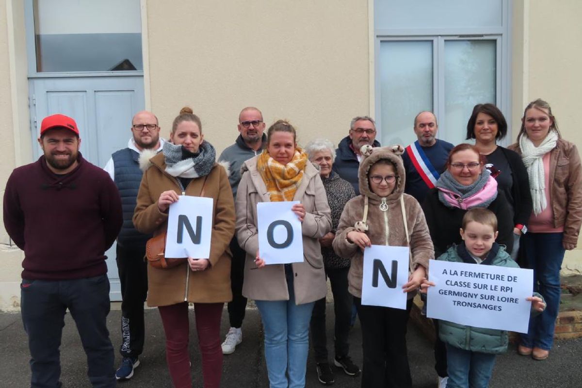 Mobilisés contre la fermeture d'une classe à Tronsanges - Le Journal du ...