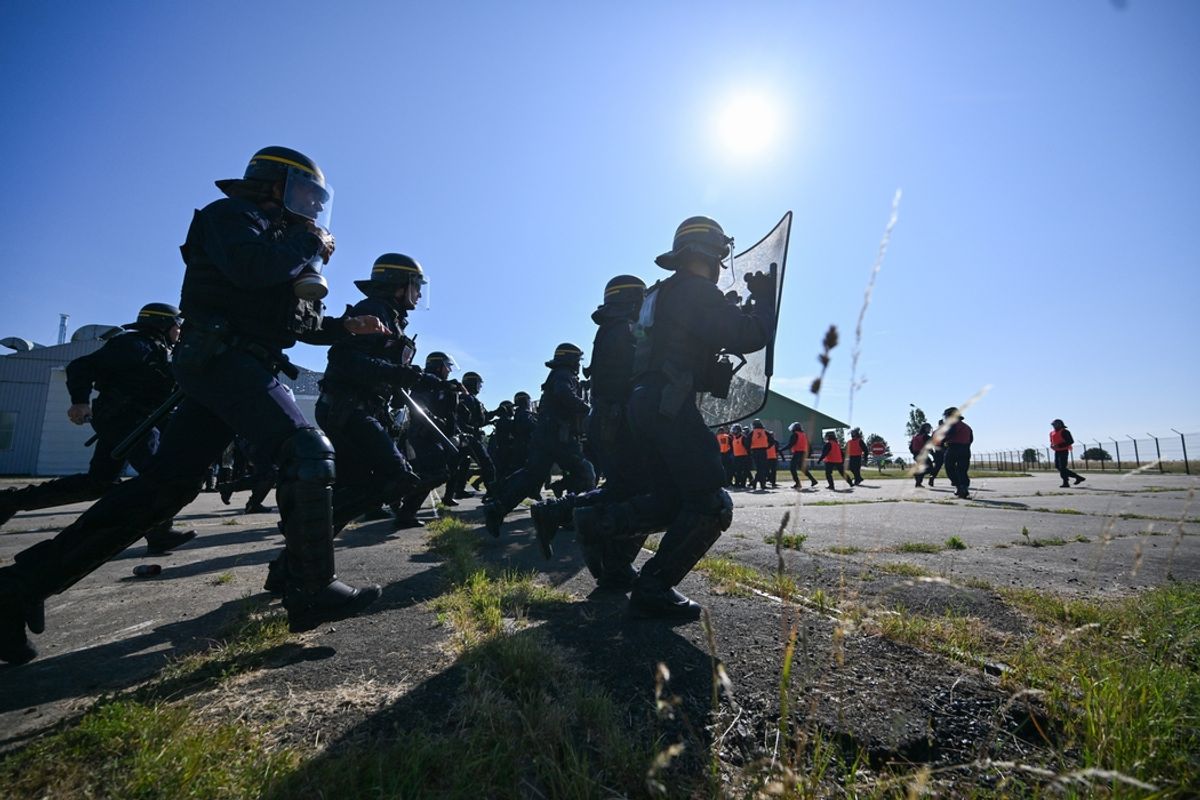 Émeutes urbaines, trafics : c'est quoi ces compagnies de CRS "nouvelle ...