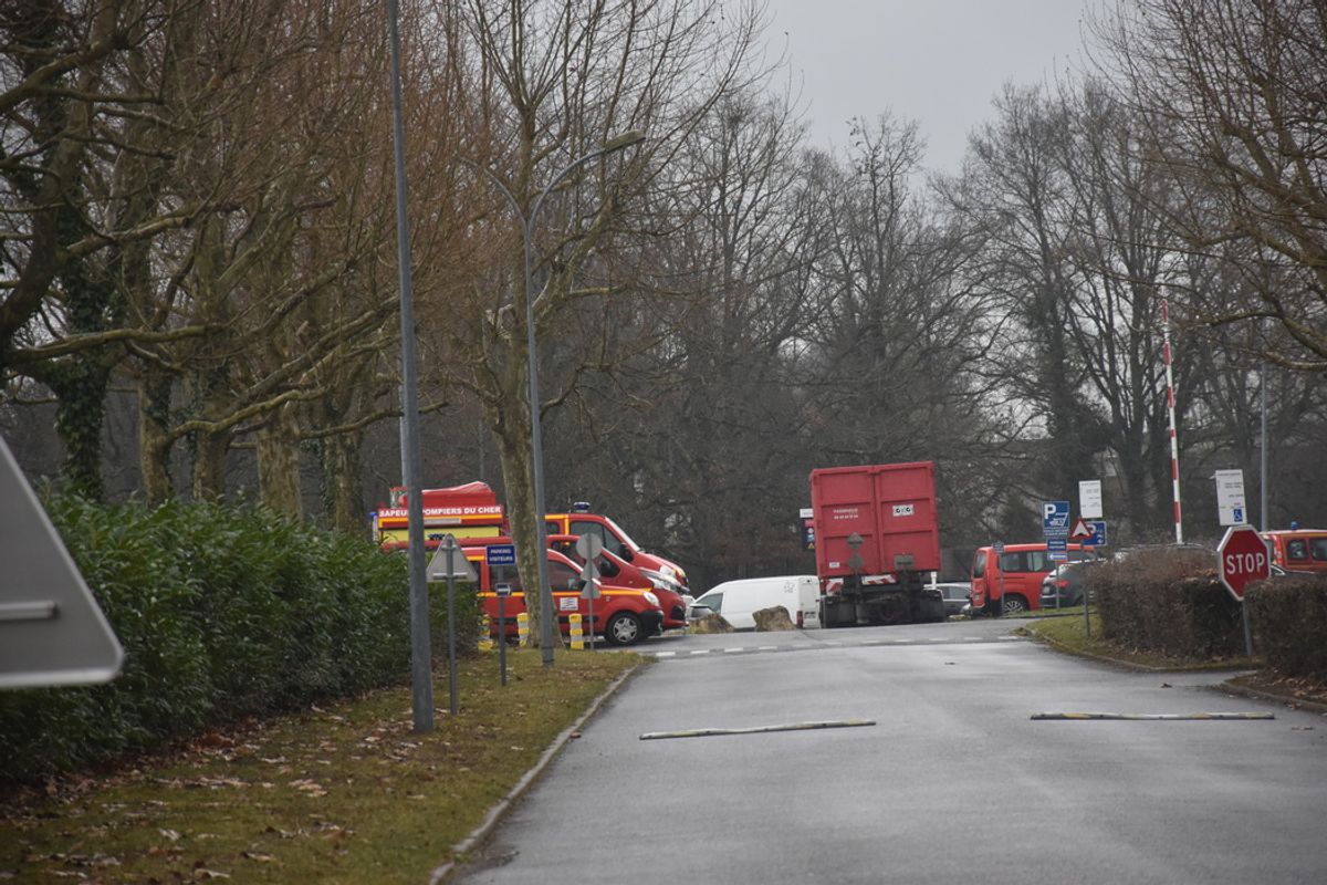 Plusieurs personnes évacuées de l'entreprise Mecachrome à Aubigny-sur ...