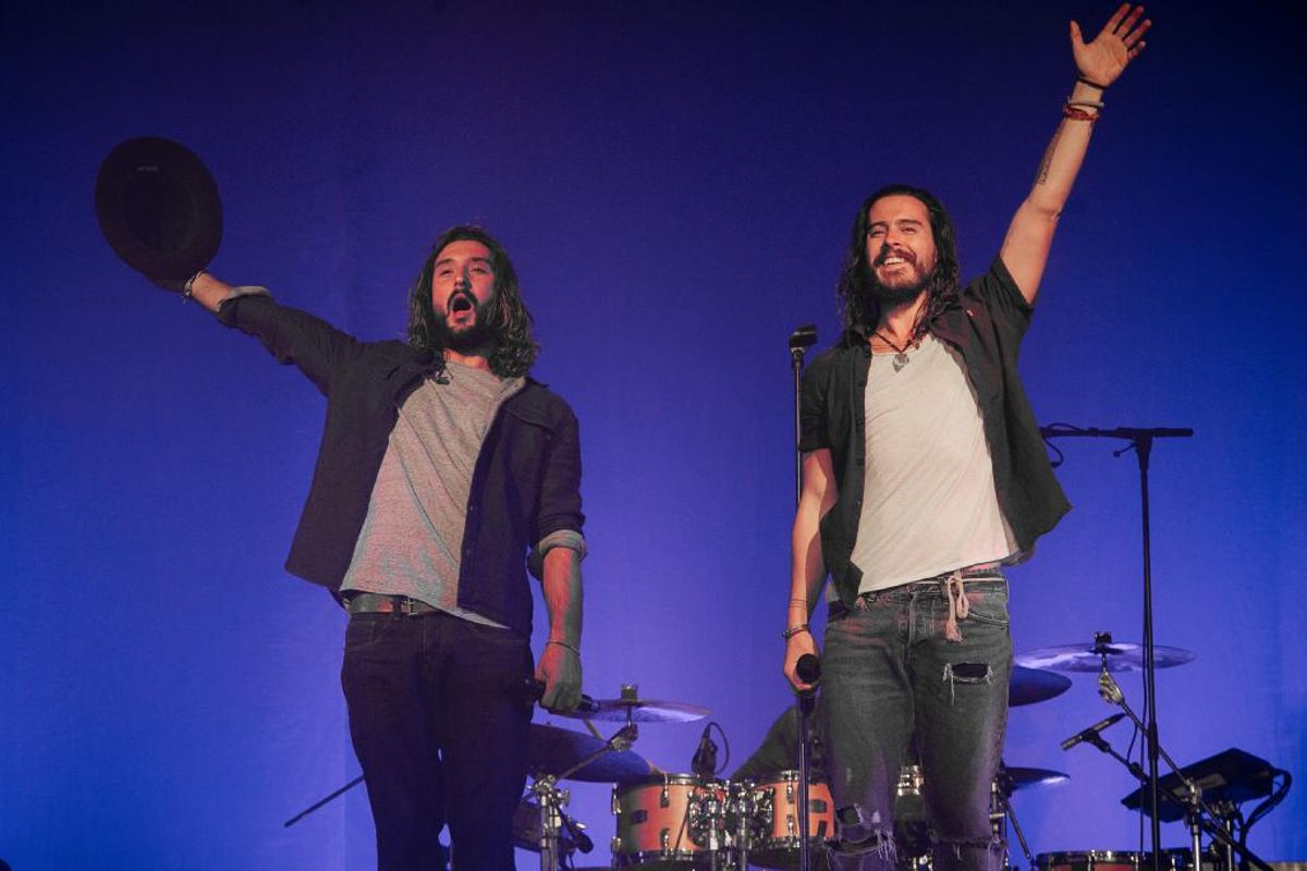 Ultime concert pour les Fréro Delavega à Auxerre, dimanche - L'Yonne ...