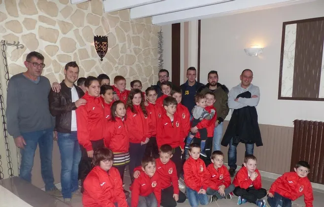 Les partenaires de l’AS Charrin football ont été invités pour saluer ...