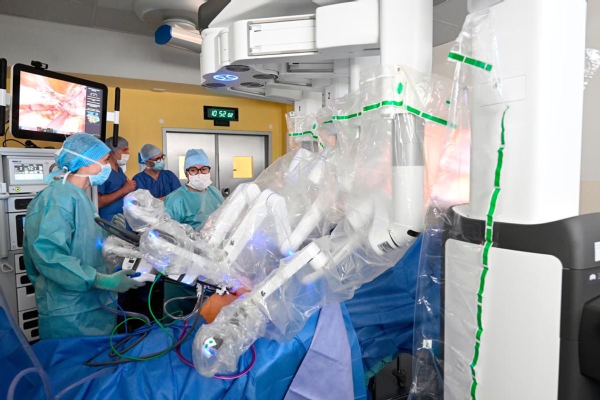 Venez prendre les commandes d'un robot chirurgical au Centre Jean ...
