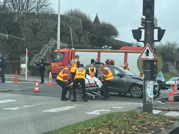 Choc frontal entre deux voitures à Limoges : un blessé léger - Le Populaire du Centre
