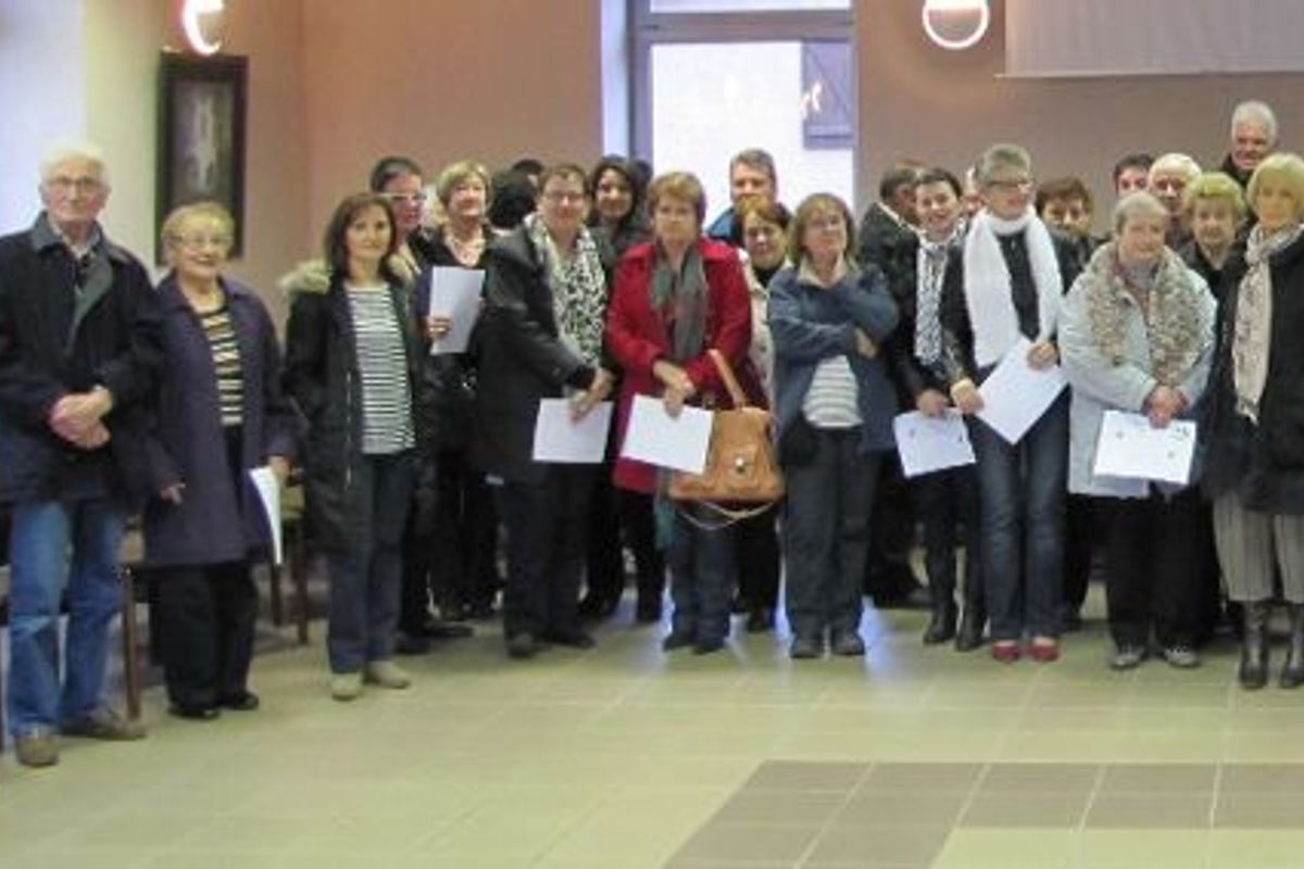 SAYAT. La municipalité récompense les lauréats des maisons fleuries ...