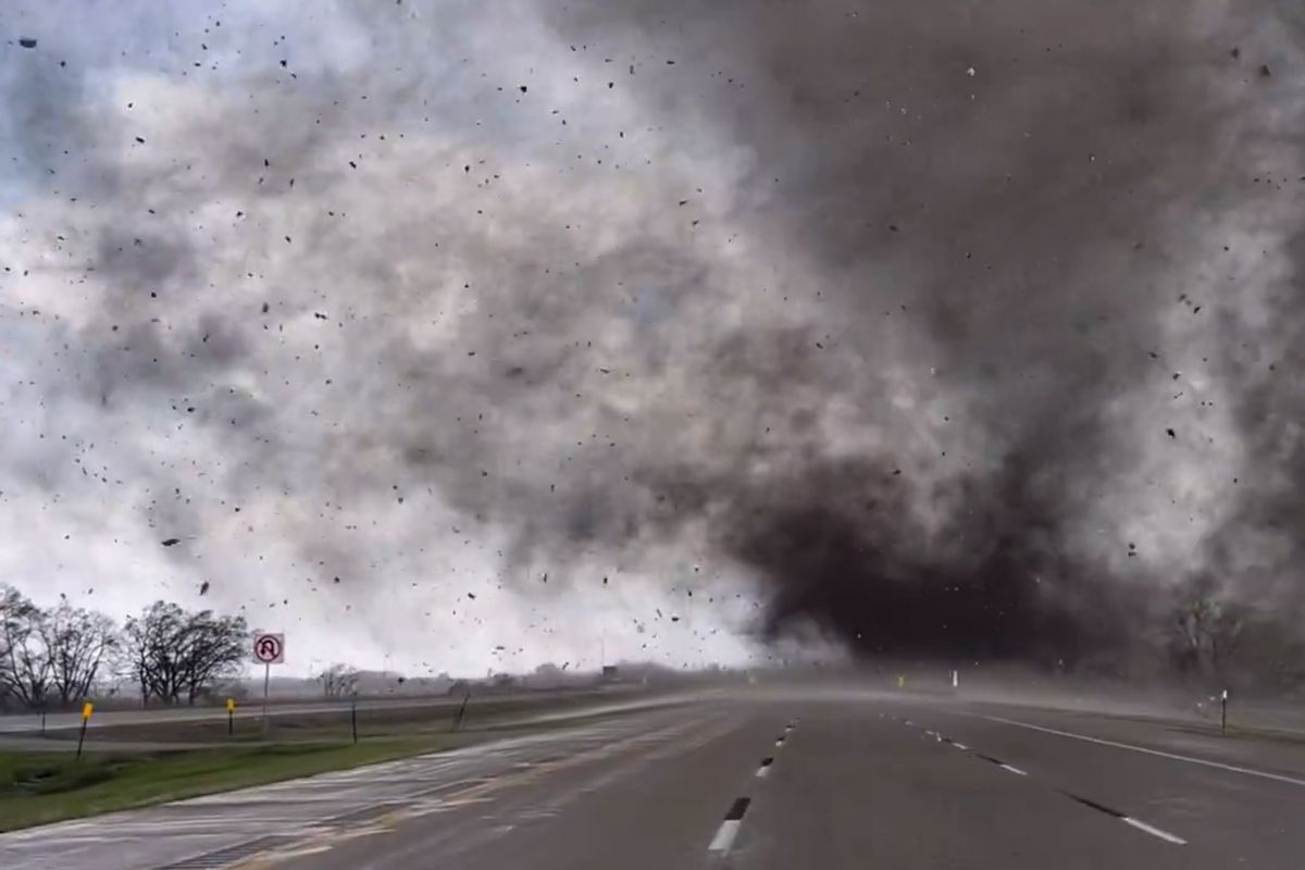 Tornades, évacuations, incendies... Au moins 14 morts dans des tempêtes ...