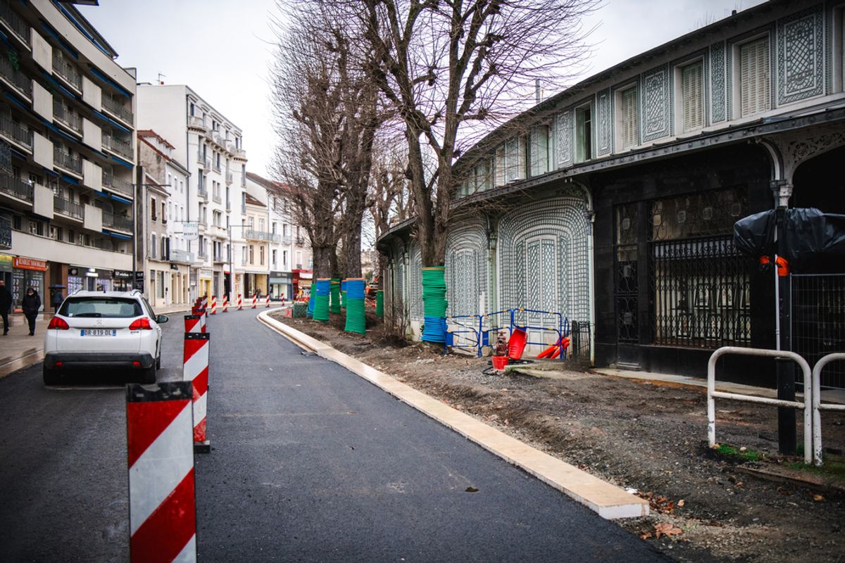 Non, la rue de la source de l'hôpital à Vichy ne passera pas en sens ...