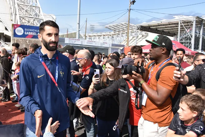 Maxime Gonalons, des adieux aux supporters du Clermont Foot... un an ...