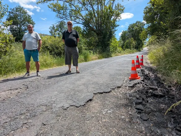 La voirie qui mène à leur village se dégrade depuis six ans : ces ...