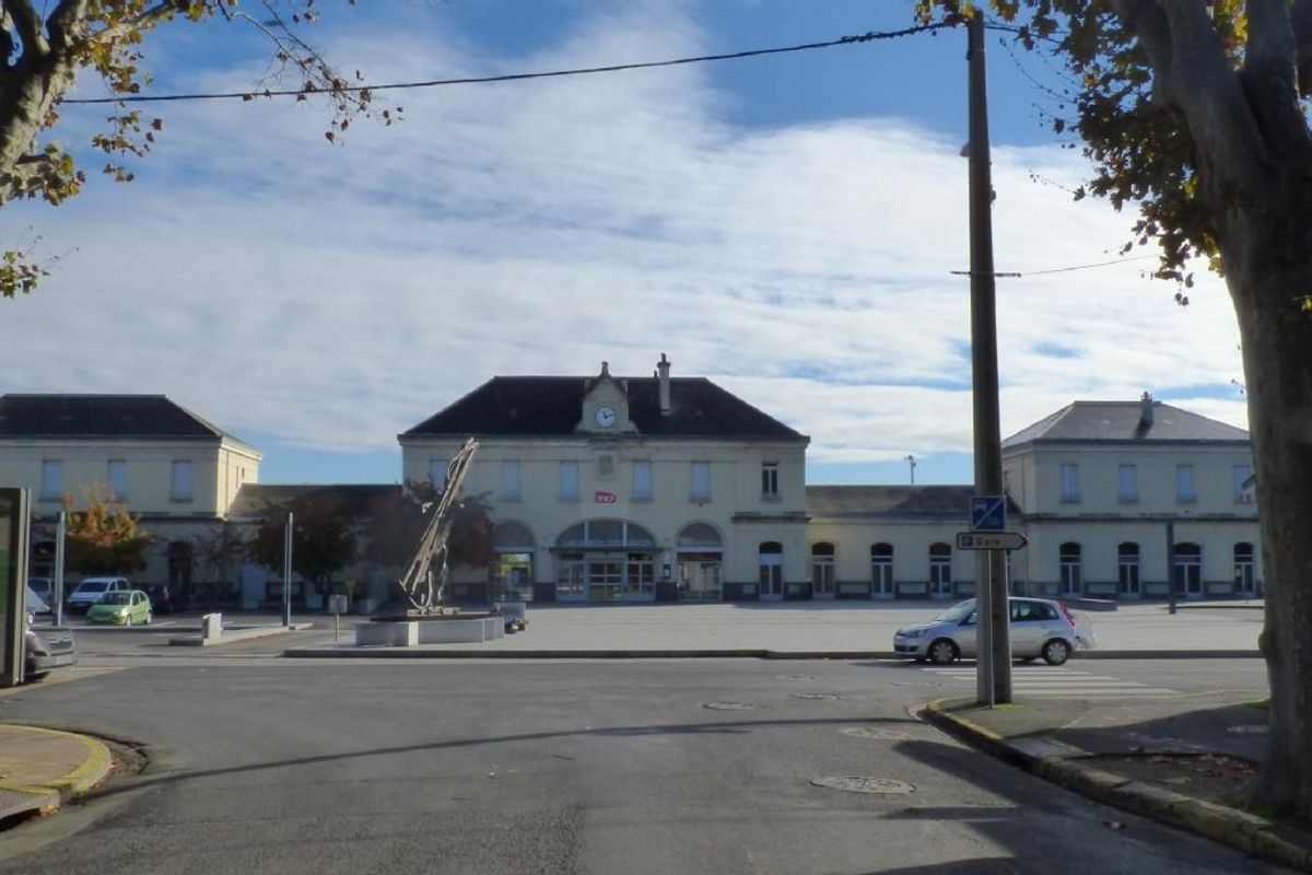 Un colis suspect dans un train entraîne une évacuation en gare de Riom ...